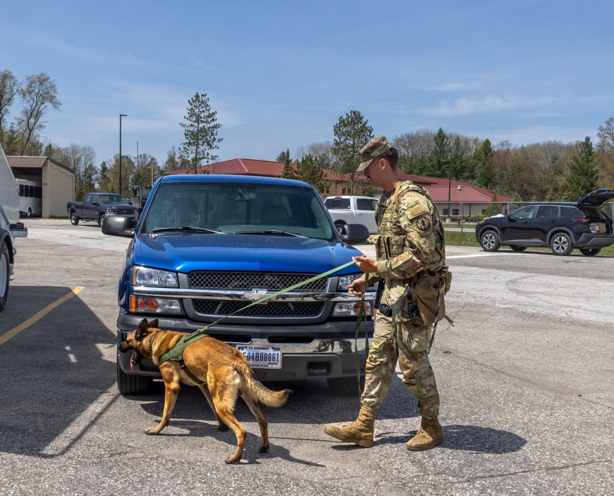 Canines and handlers learn tools for survival | Article | The United ...