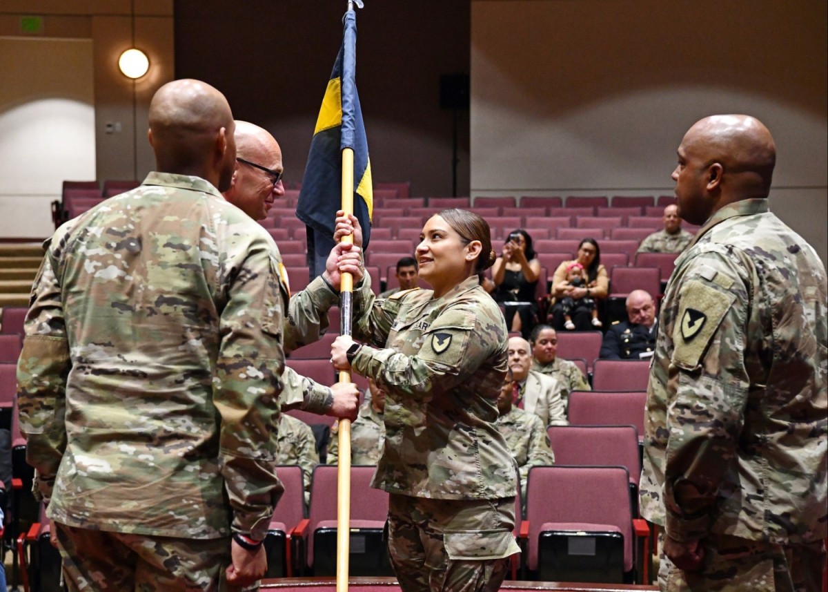 AMCOM HHC welcomes new commander | Article | The United States Army AMCOM HHC welcomes new commander | Article | The United States Army