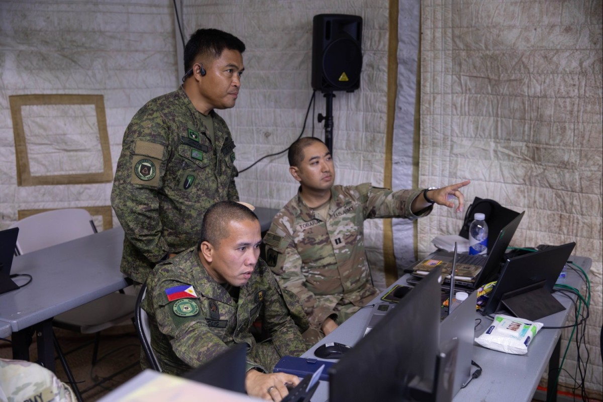 U.S. and Philippine Army Soldiers Establish a Joint Operations Center ...