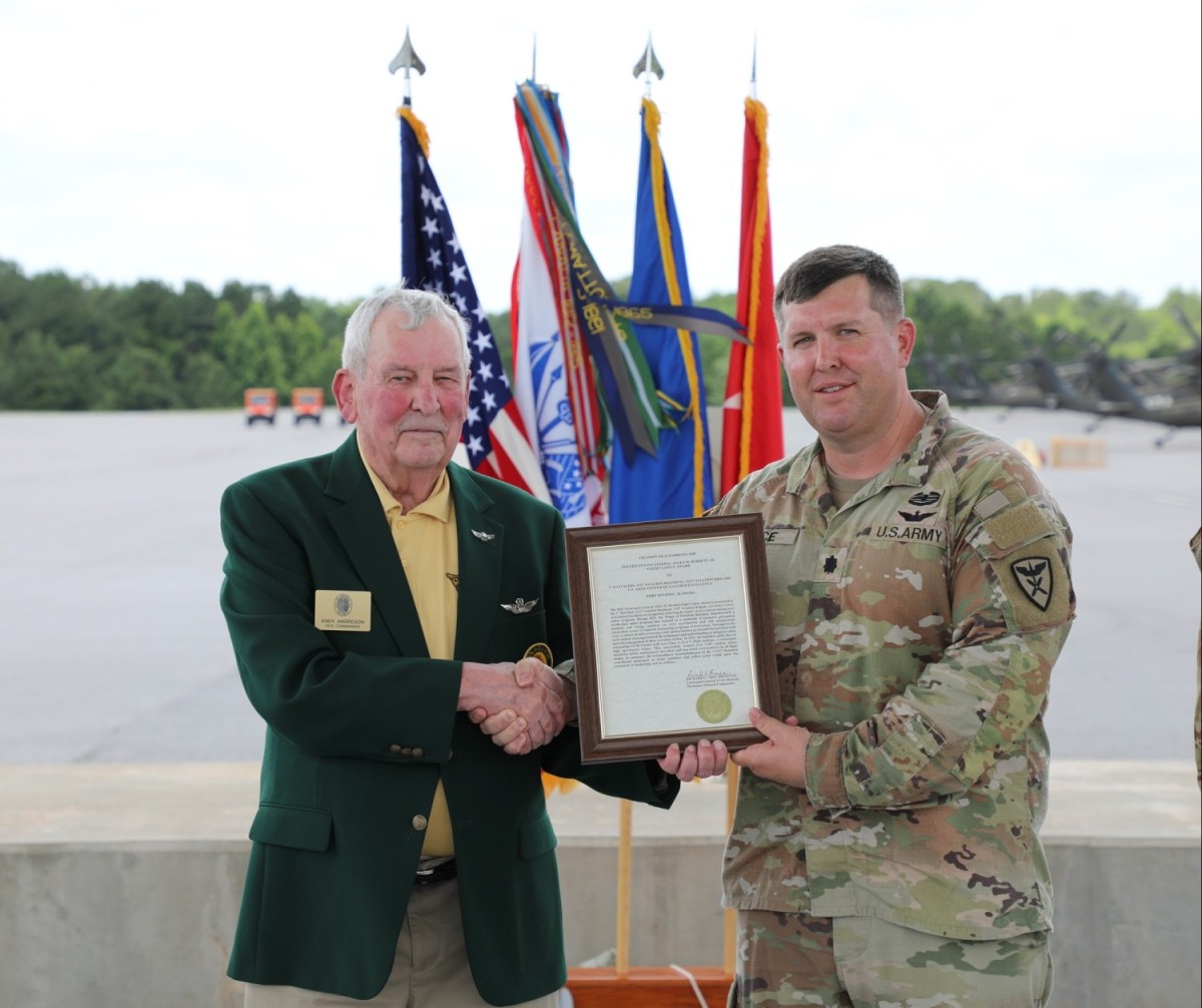 1-212th Aviation receives Daedalians Award | Article | The United ...