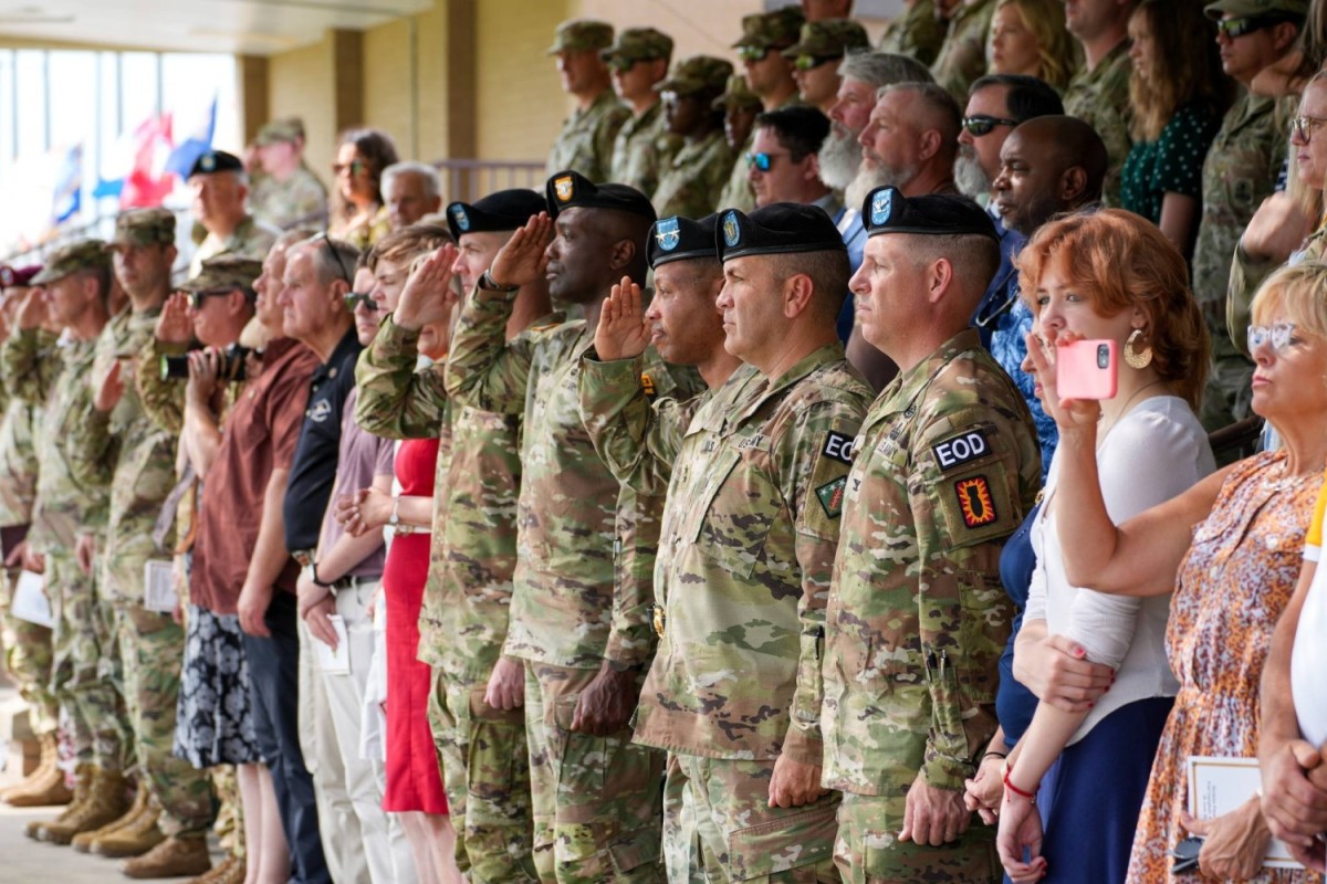 52nd EOD Group welcomes new commander during ceremony on Fort Campbell | Article | The United ...