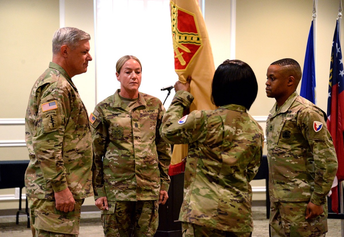 Fort Leavenworth Garrison welcomes new CSM, thanks retiring outgoing CSM | Article | The United ...