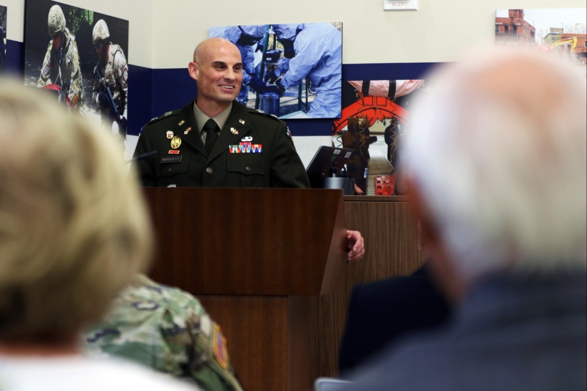 US Army lieutenant colonel inspires helicopter mechanics to reach for ...