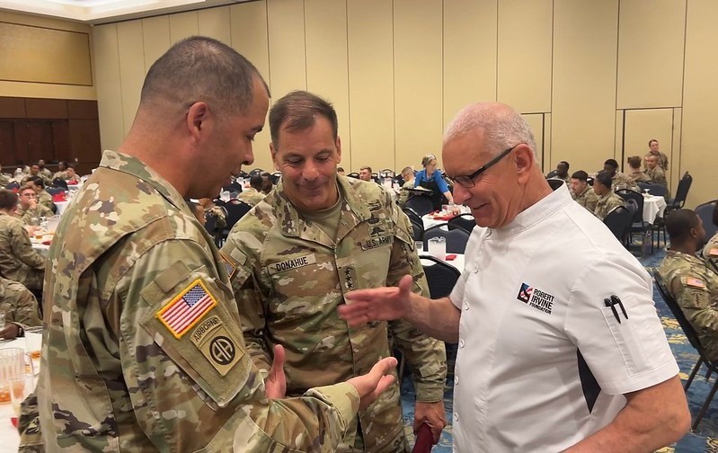 Breaking Bread with Heroes | Article | The United States Army
