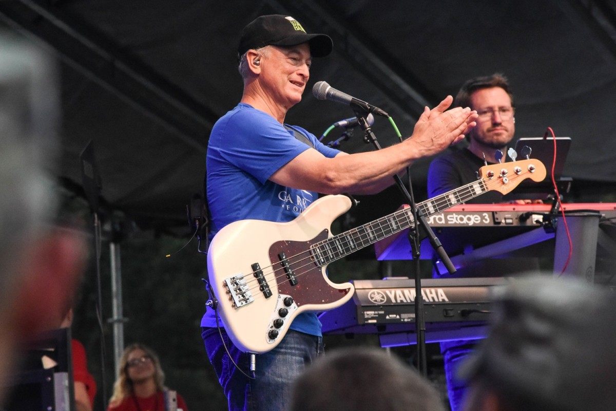 Lt. Dan Band feeds, entertains Fort Leonard Wood service members ...