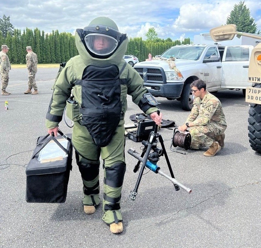 US Army EOD techs train to defeat explosive drones during Operation ...