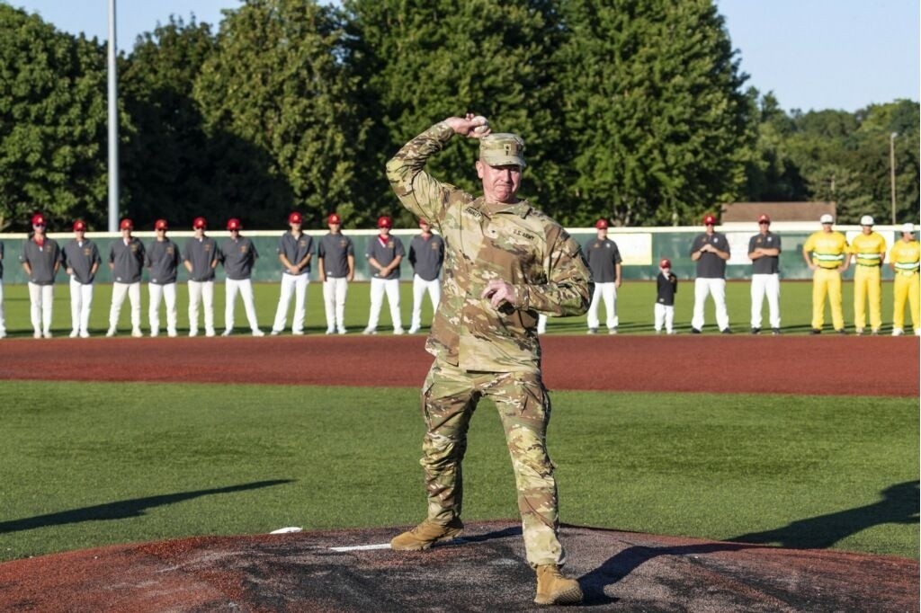 Chicagoland Army Reserve general is honored with first pitch during ...