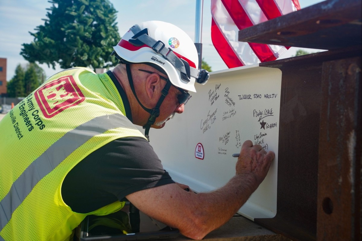 Air Mobility Command Headquarters "topped out" | Article | The United ...
