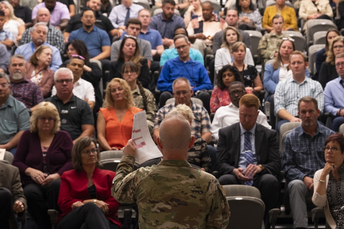 USAMMDA team gathers for command town hall, awards presentation ...