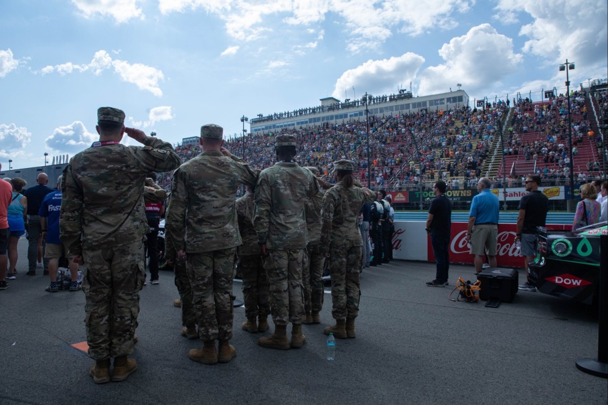 10th Mountain Soldiers hit the races through Troops to the Track ...