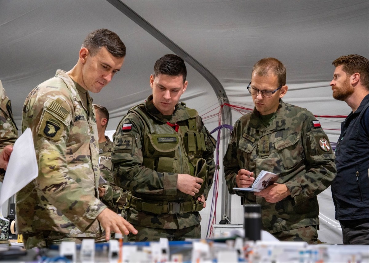 Joint Warfighting Assessment experiments with formations and concepts ...