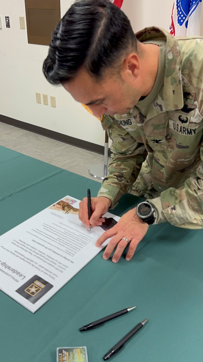 Garrison Leaders Sign IMCOM Leadership Pledge | Article | The United ...