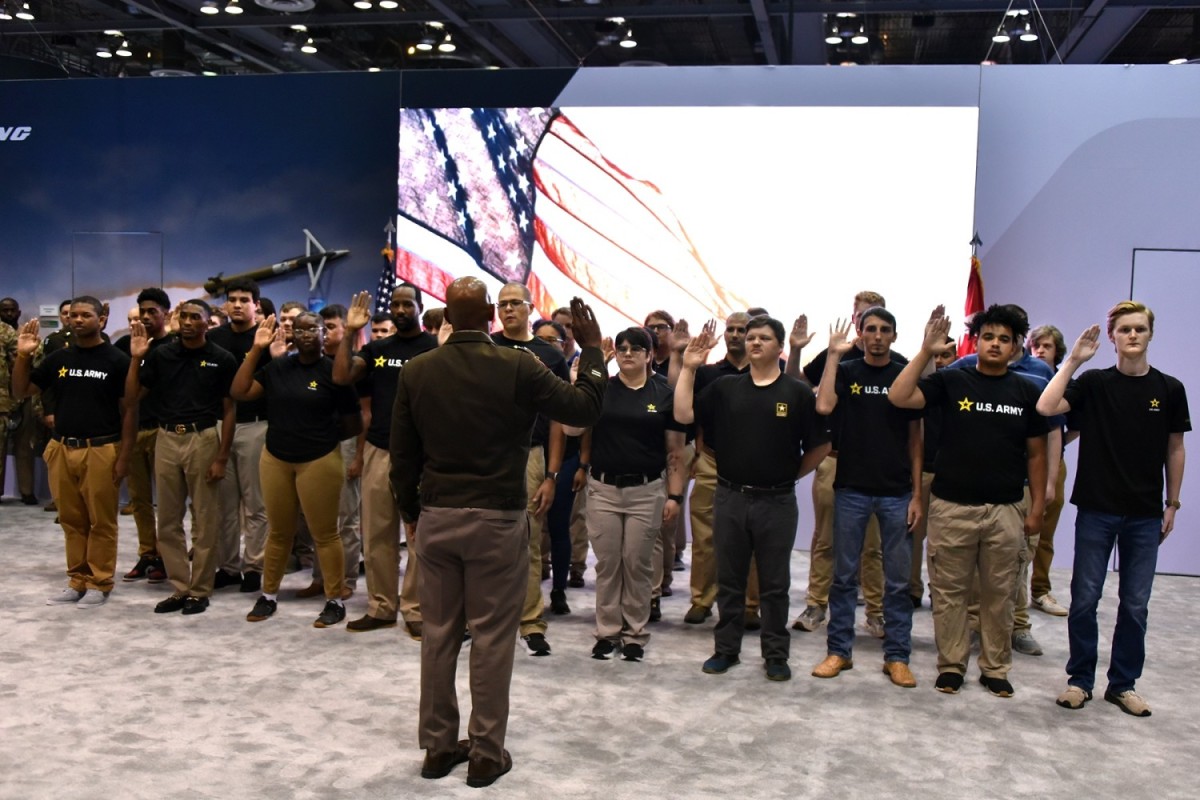 Future Soldiers, Sailors swear in at SMD Symposium | Article | The ...