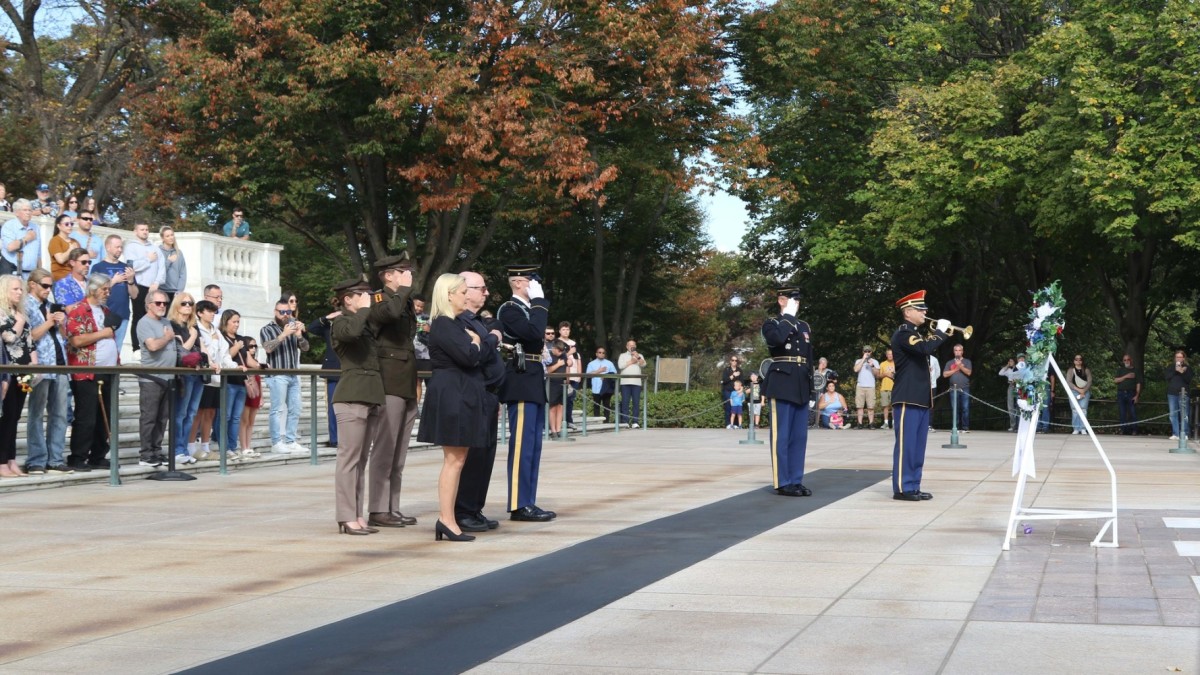 US Army Explosive Ordnance Disposal officers take time to honor fallen ...