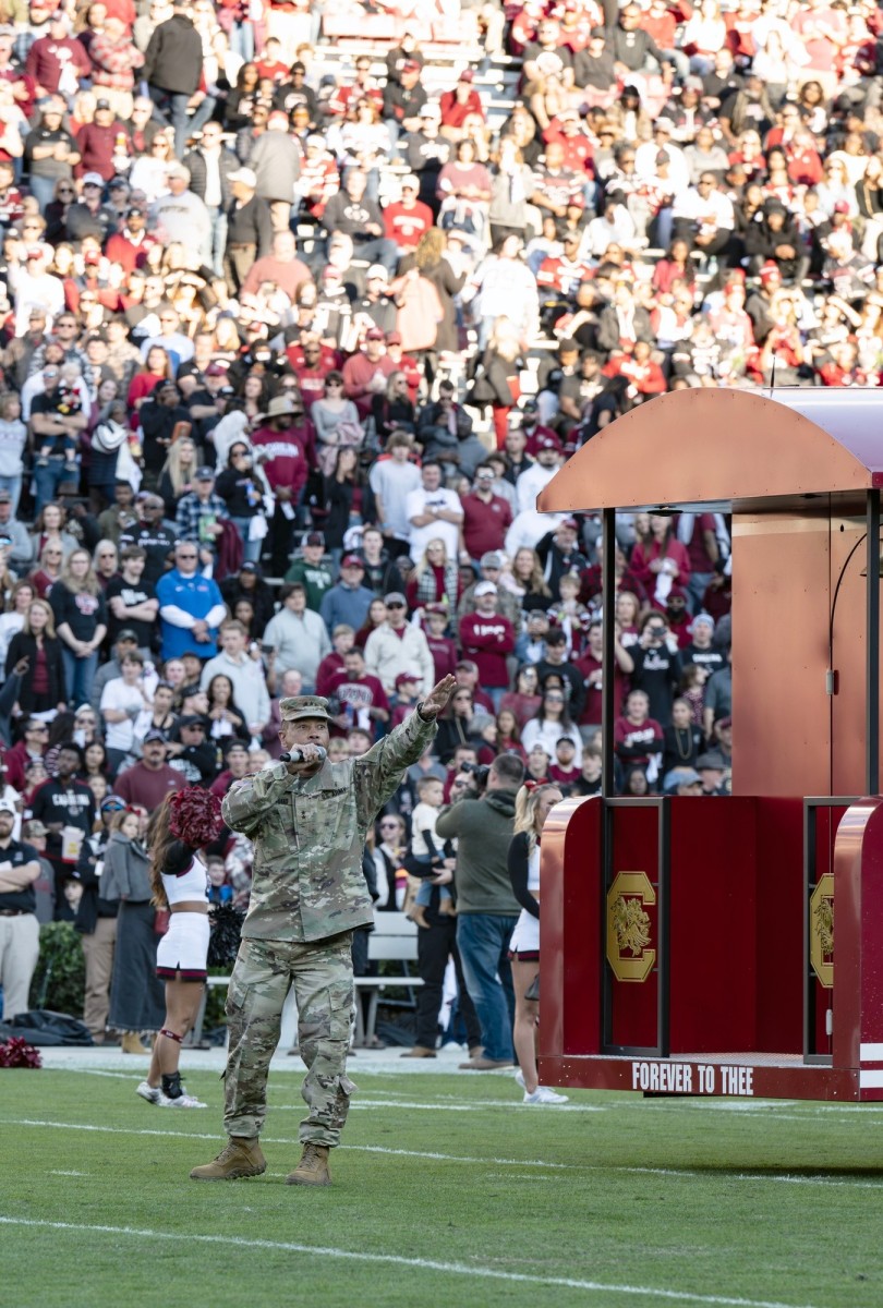 Saluting Service | Article | The United States Army