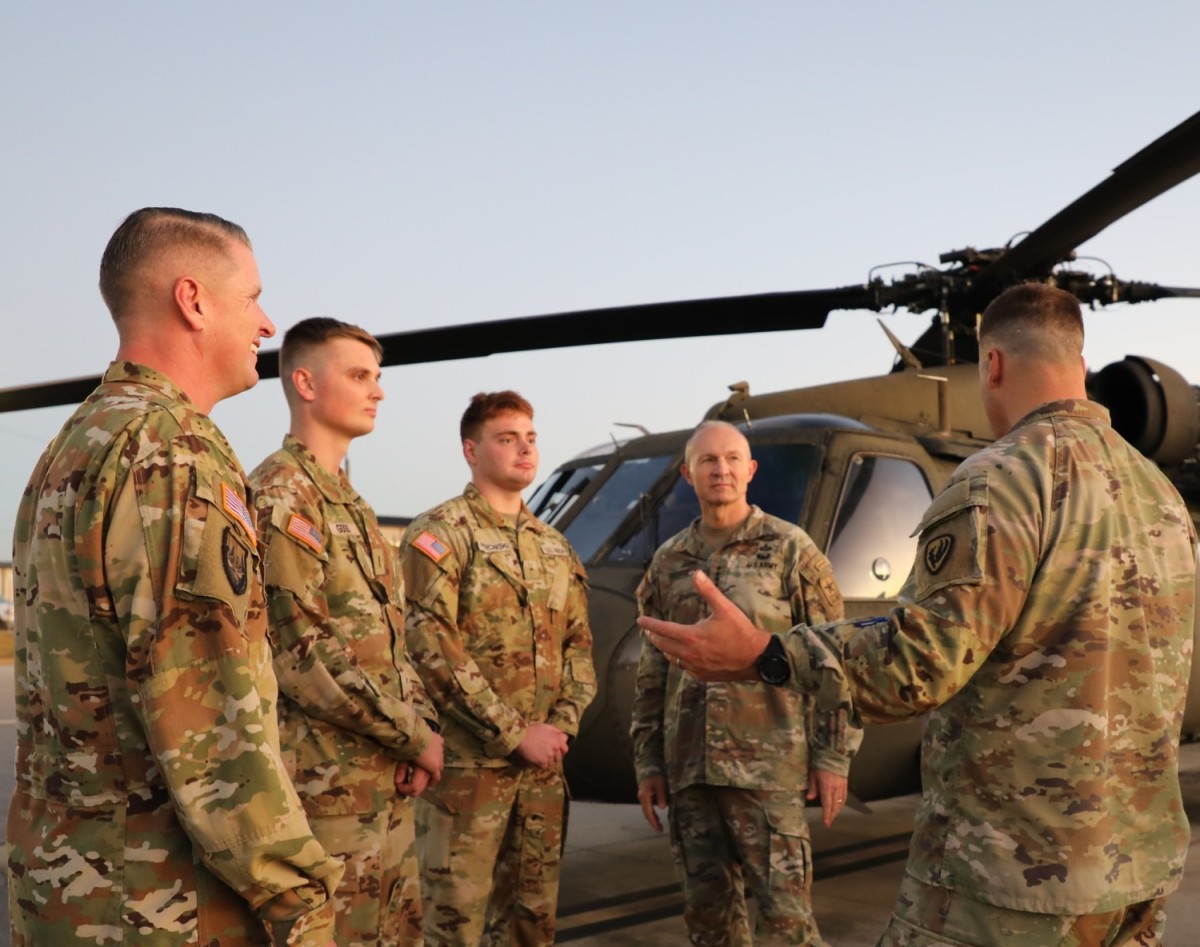 Army Chief of Staff visits home of Army Aviation; observes training ...