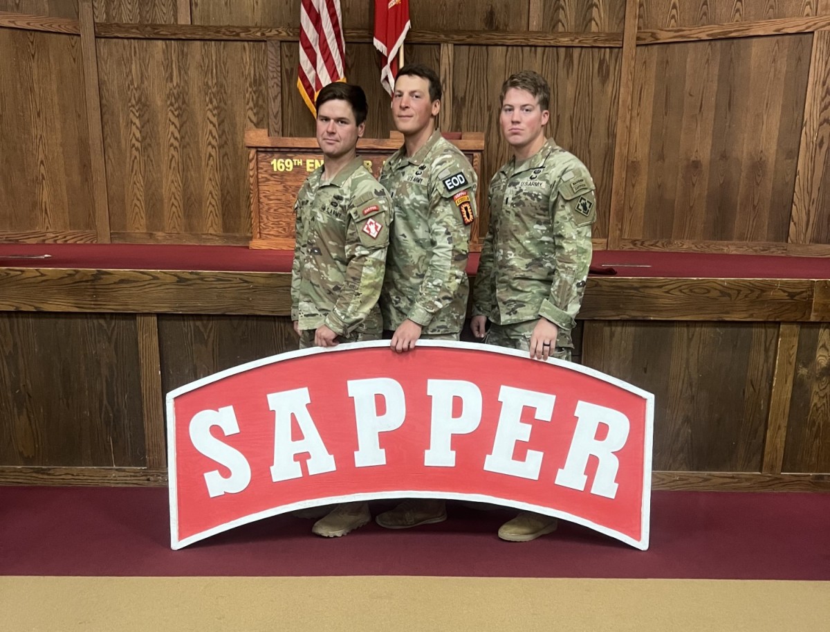 Ranger-qualified EOD 1st lieutenant graduates from elite Sapper School ...