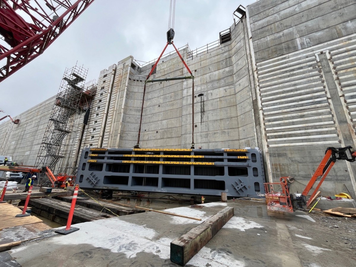 Miter gate installation begins at Chickamauga Lock | Article | The ...