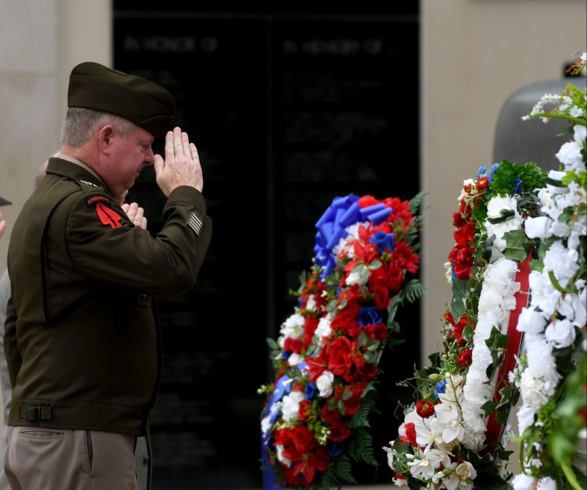 Memorial Day Ceremony Salutes Gold Star Families Article The United