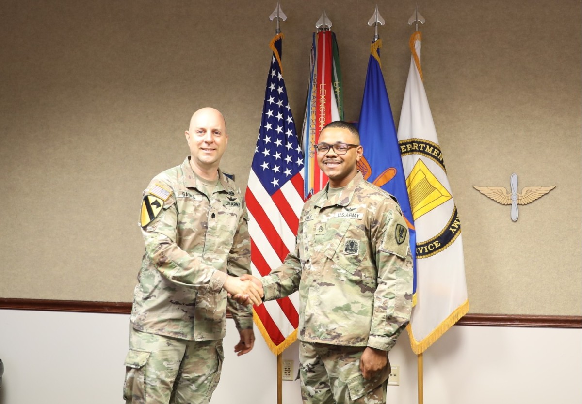 1-13th Aviation Soldier receives TRADOC R2 Guardian award | Article ...