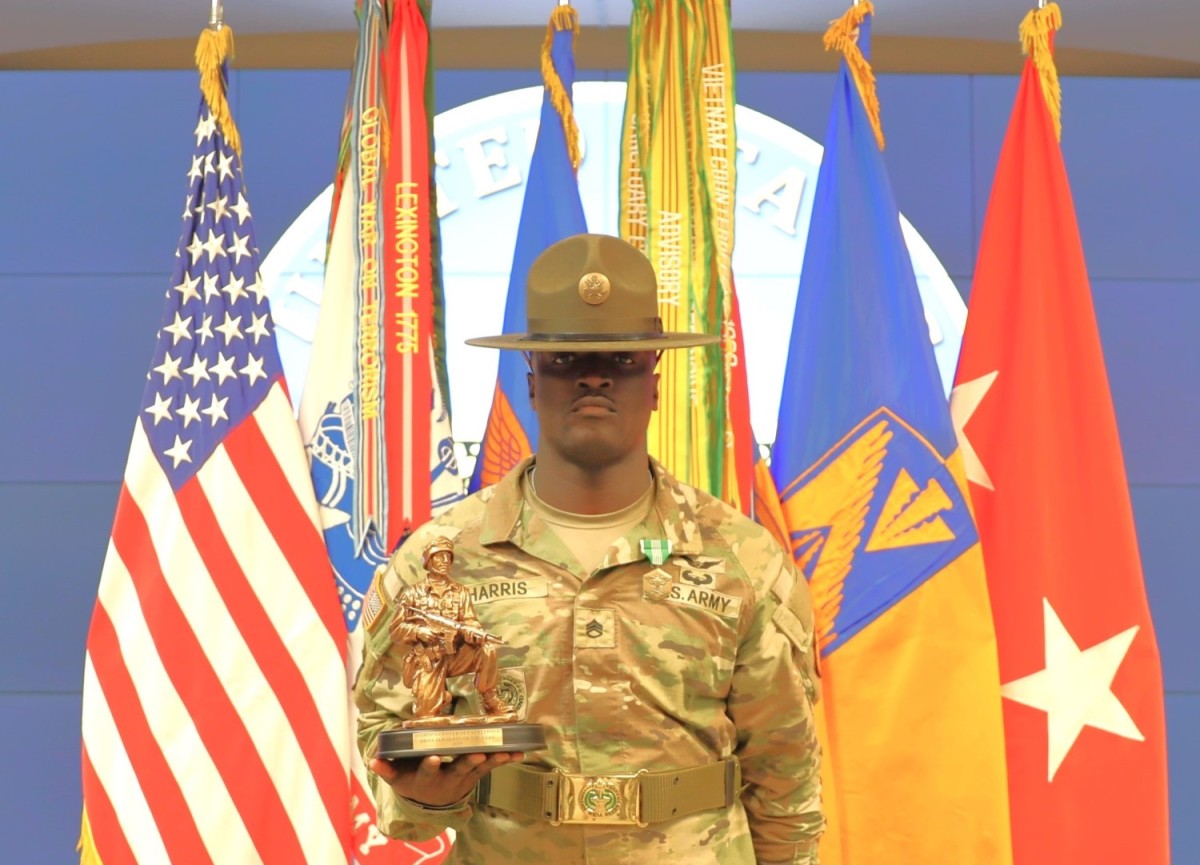 AVCOE honors 2025 Drill Sergeant of the Year | Article | The United ...