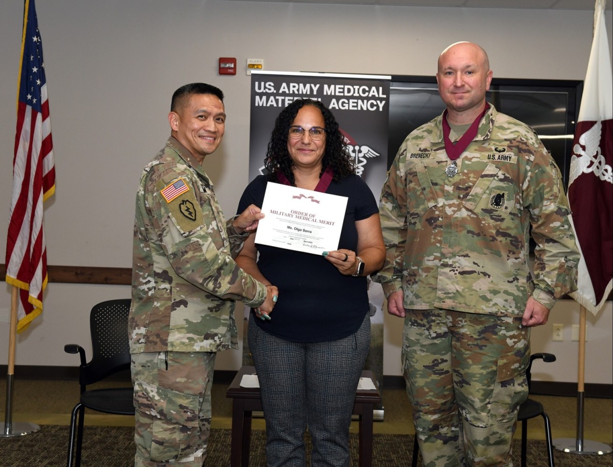 DOD medication distribution leader inducted into O2M3 | Article | The ...
