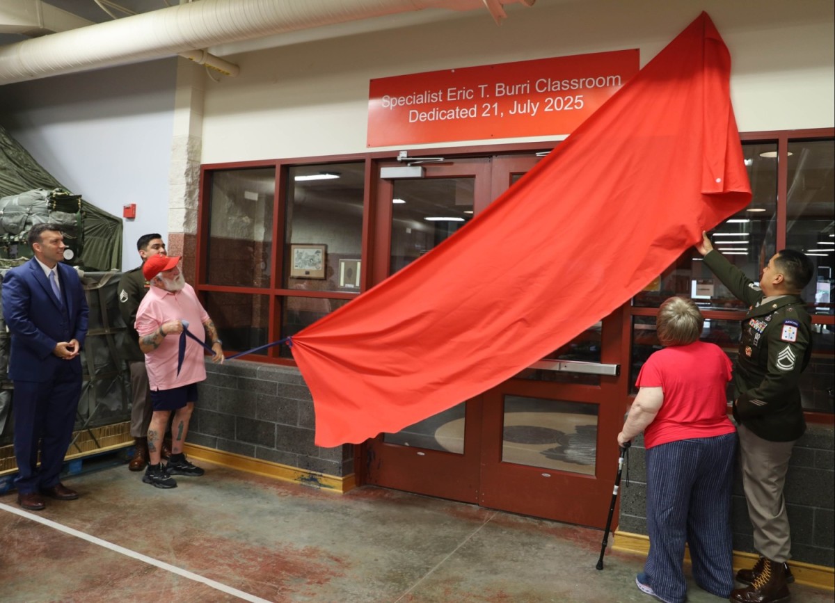 ADFSD honors fallen XVIII Airborne parachute rigger | Article | The ...