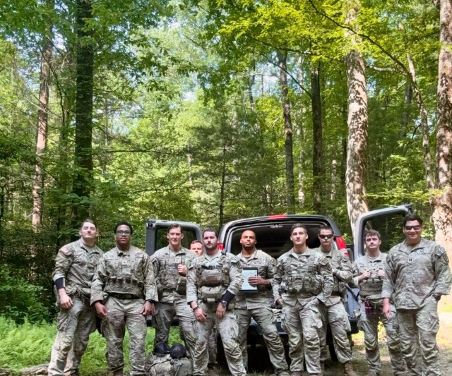 US Army EOD techs pay tribute to airborne pioneers during Currahee ...