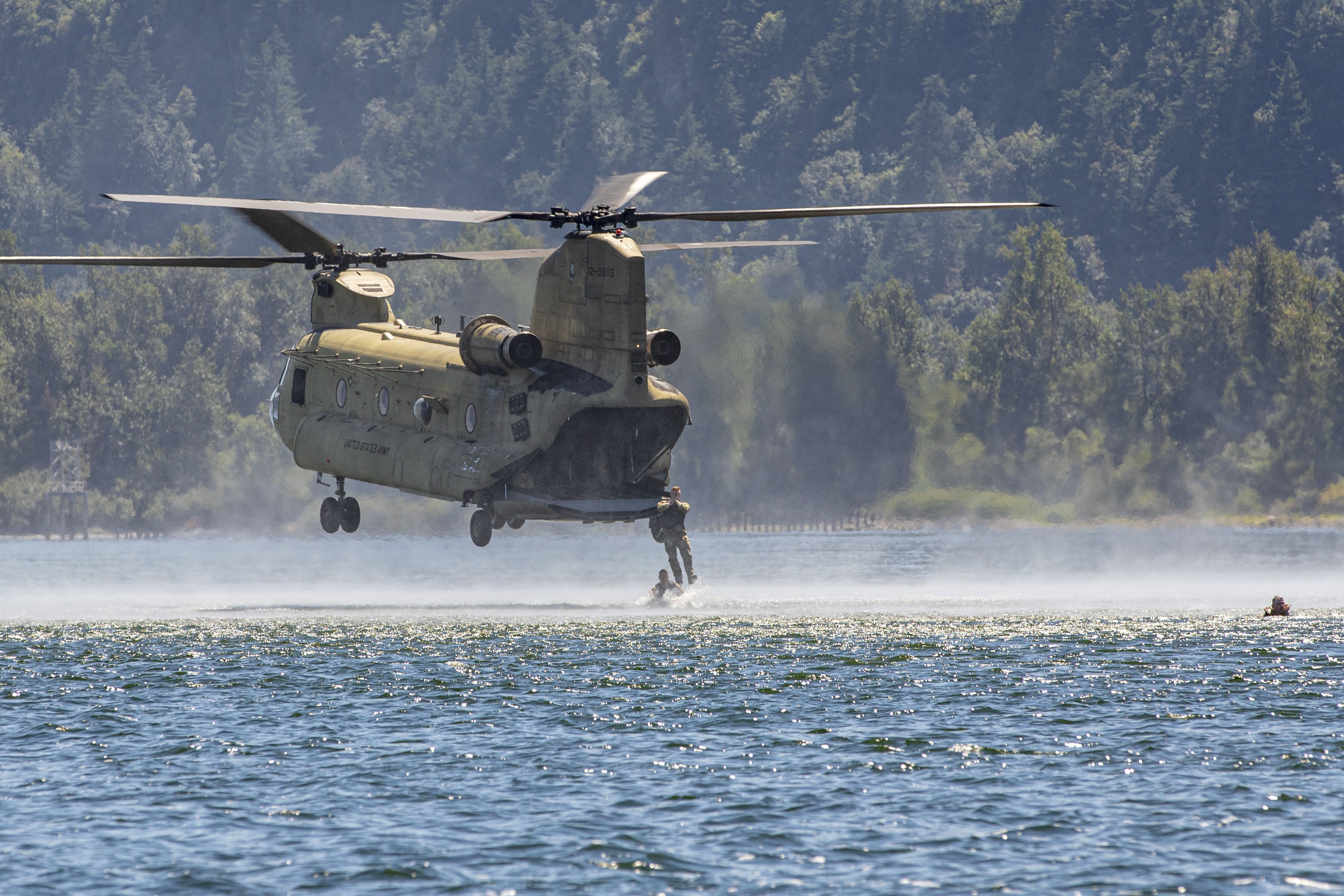 Washington Guard, U.S. Army Reserve Conduct Helocast Training in the ...