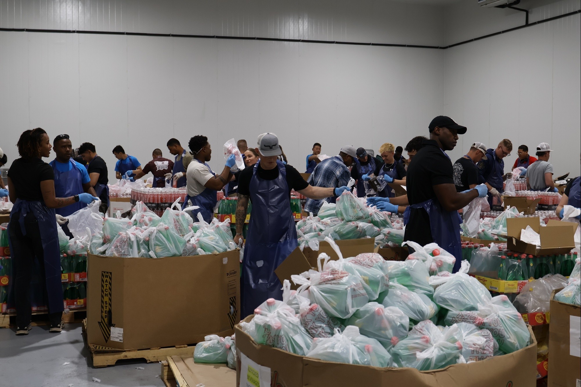 Fort Bliss soldiers united in service with El Pasoans Fighting Hunger ...