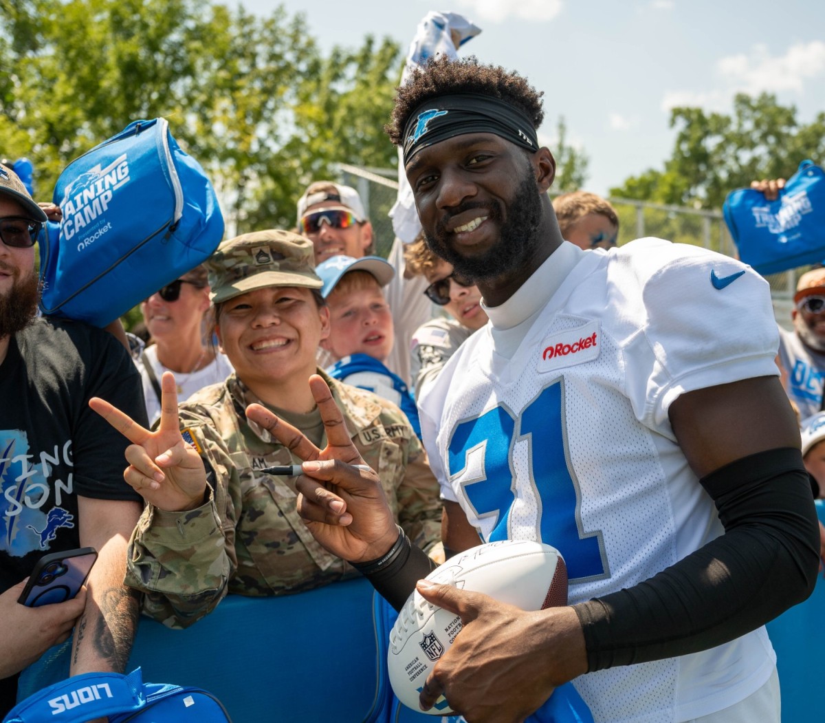 TACOM Soldiers spend a day with the Detroit Lions | Article | The ...