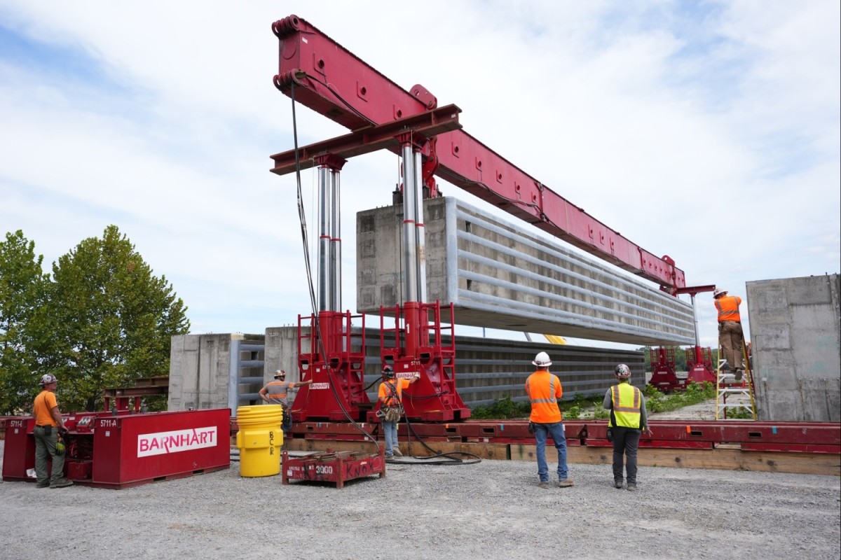 Massive Wall Beams make their move to Chickamauga Lock | Article | The ...