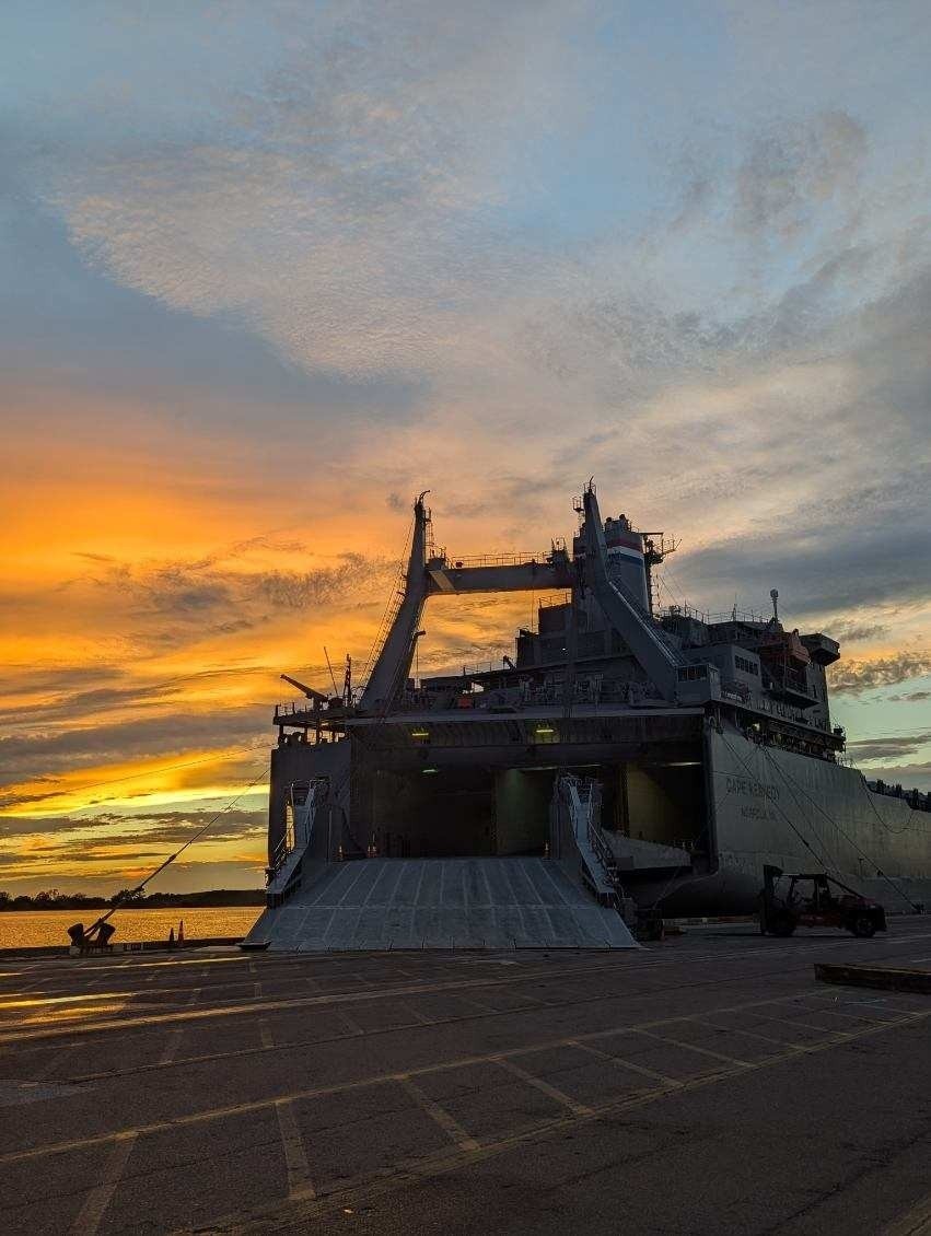 SDDC Facilitates 3rd ID Cargo Container and Vehicle Vessel Load at ...