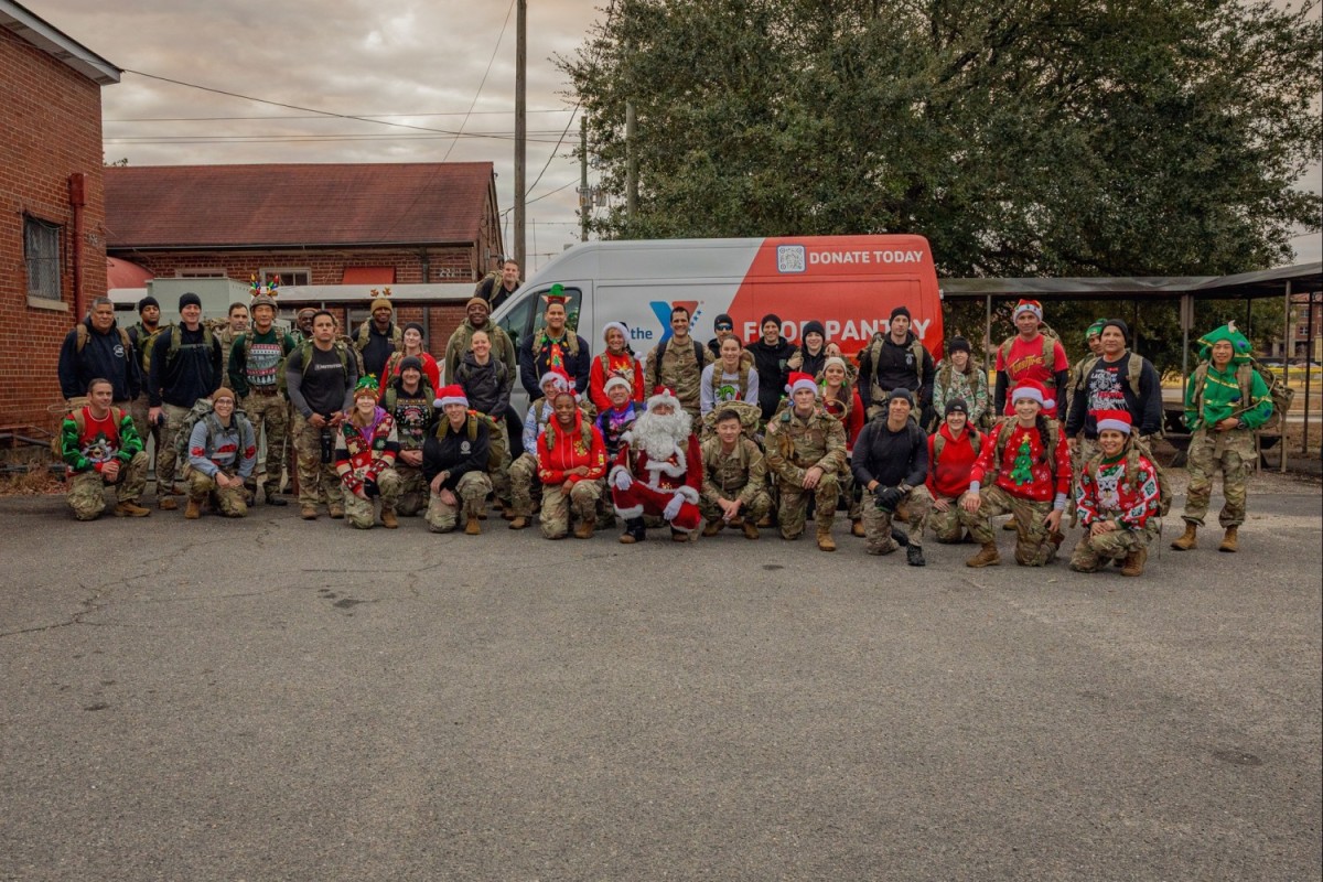 1st Special Forces Command (Airborne) Delivers Holiday Cheer Across ...