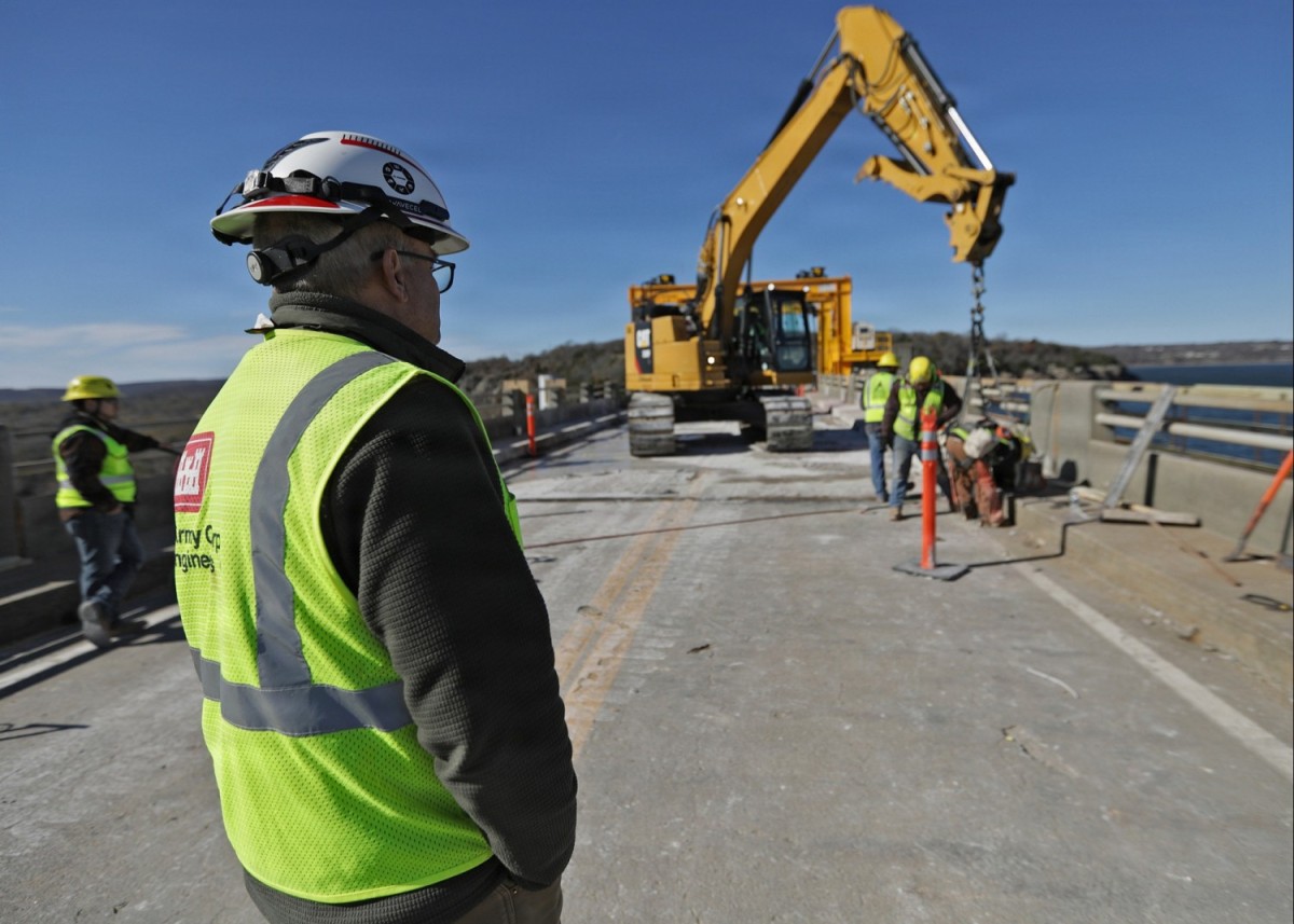 One piece at a time: Tulsa District begins Tenkiller spillway bridge ...
