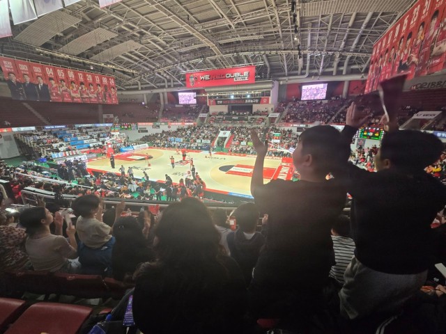 Hoop dreams: Families find common ground on the court | Article | The ...