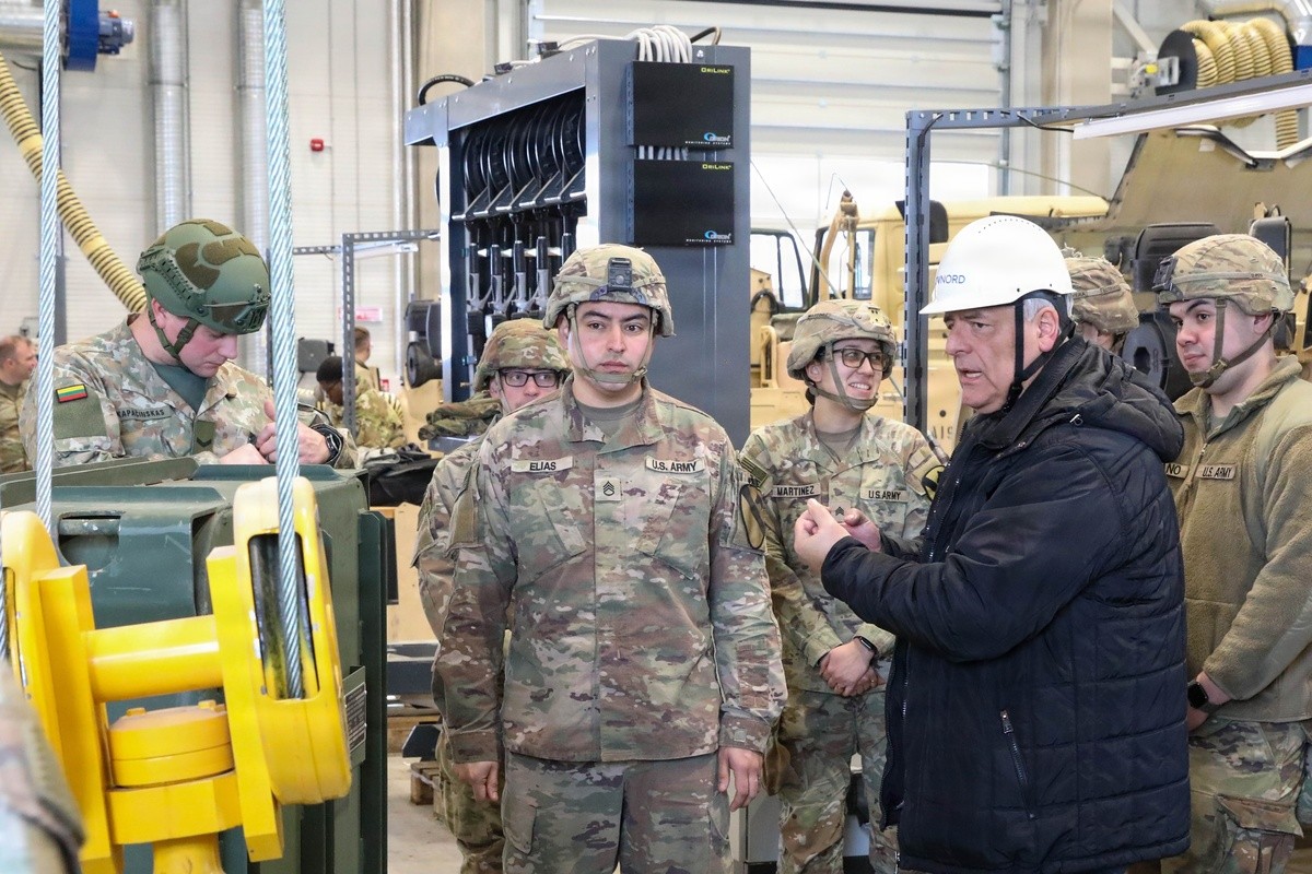 1st Cavalry Division Conducts Crane Course in Lithuania Command ...
