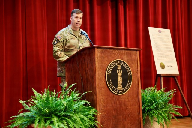 Maj. Gen. Gill outlines Army Aviation transformation at AUSA Luncheon ...