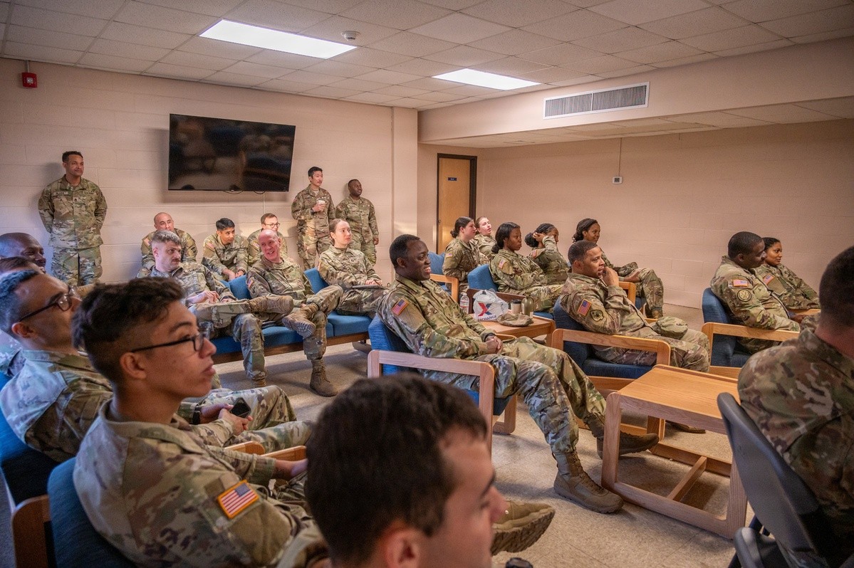361st TPASE commander leads AI in Army public affairs operations class ...