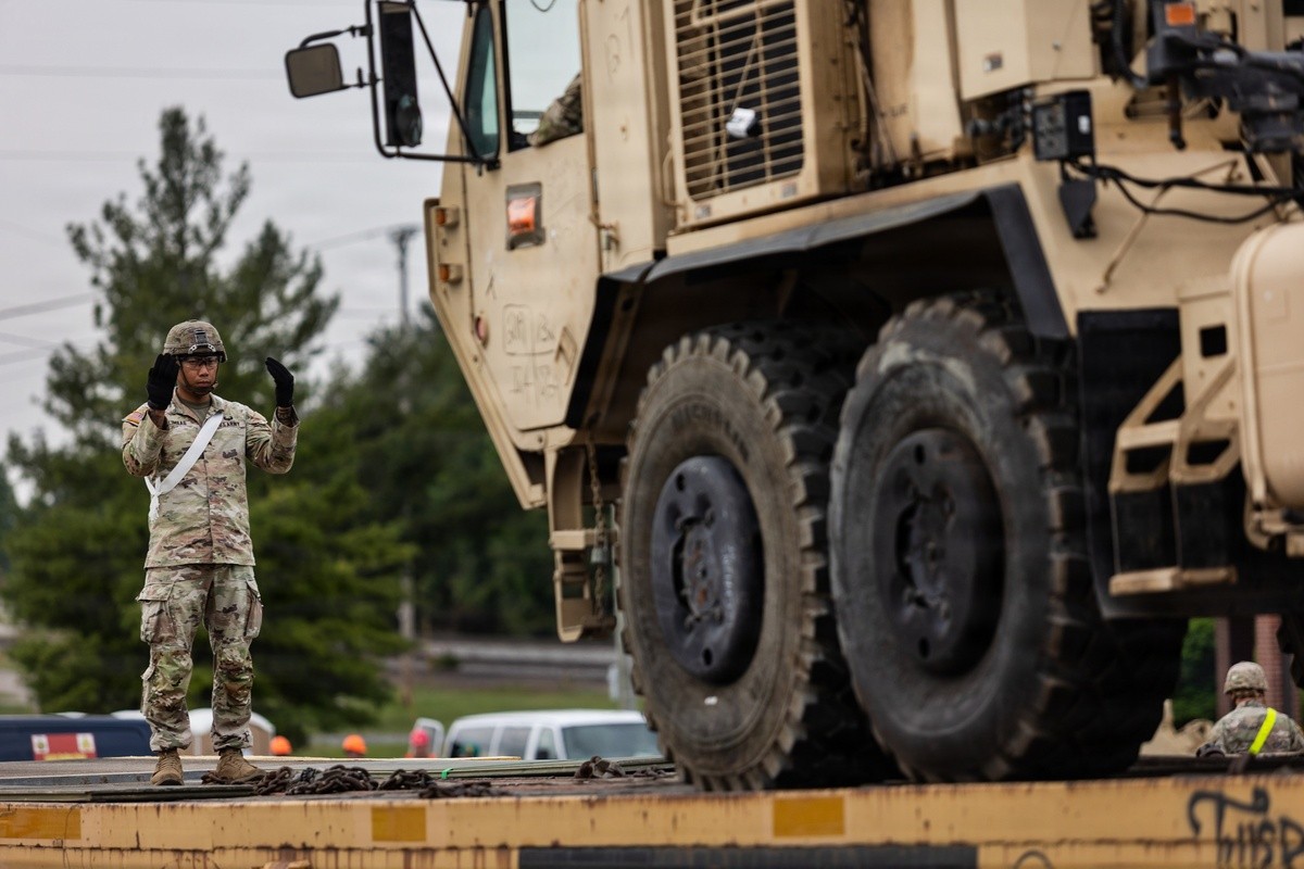 1st Armored Division vehicles, equipment rolling in to support Cadet ...