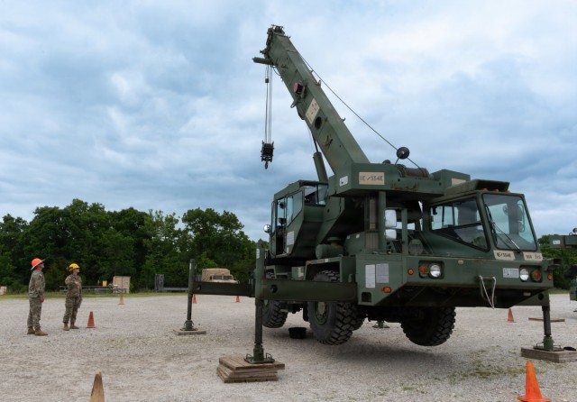 Army Engineer School transforms crane training to meet force readiness ...
