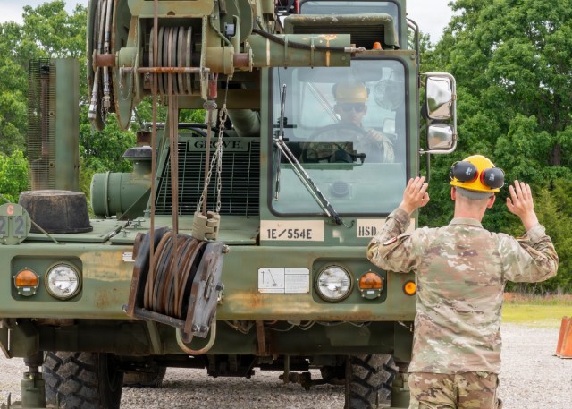 Army Engineer School transforms crane training to meet force readiness ...