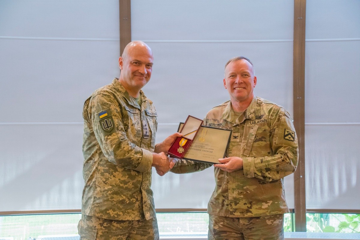 CAC Officer Receives Ukrainian Medal | Article | The United States Army