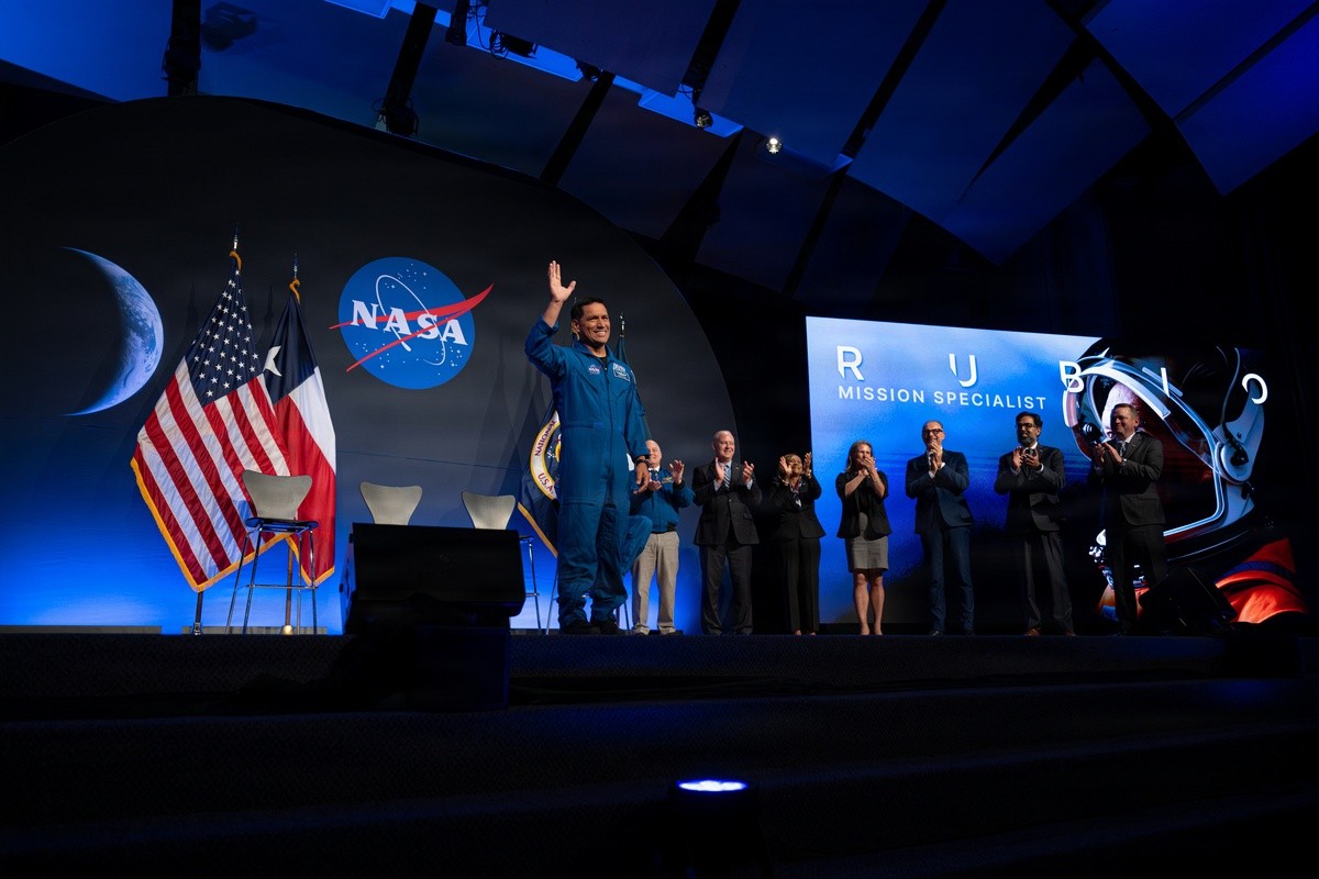 NASA selects Soldier, former Black Hawk pilot for Artemis III | Article ...