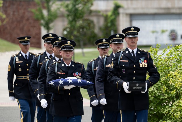 “Full Circle”: Secret Service Agent Clint Hill Laid to Rest at ...